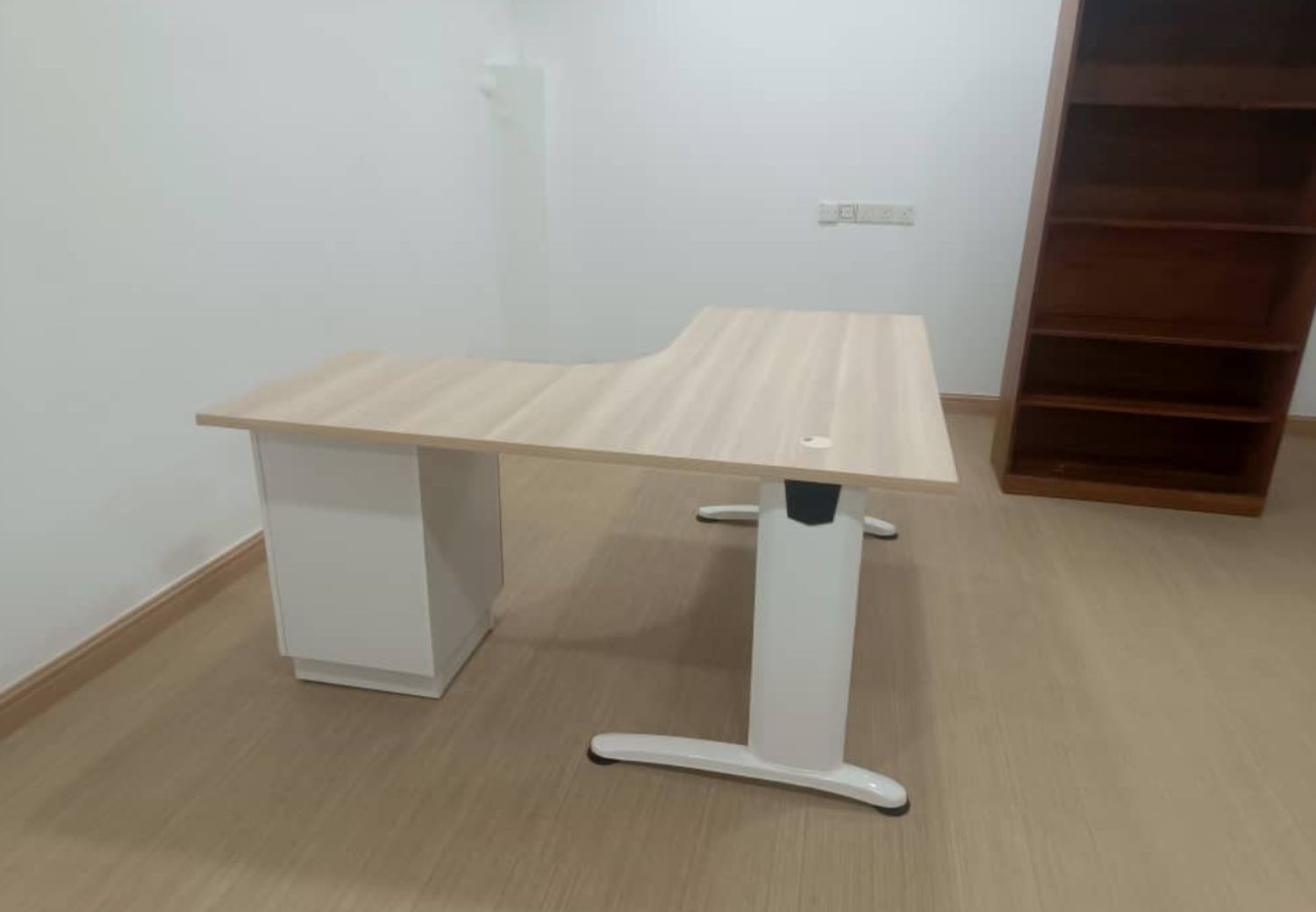 Meja Tulis KL