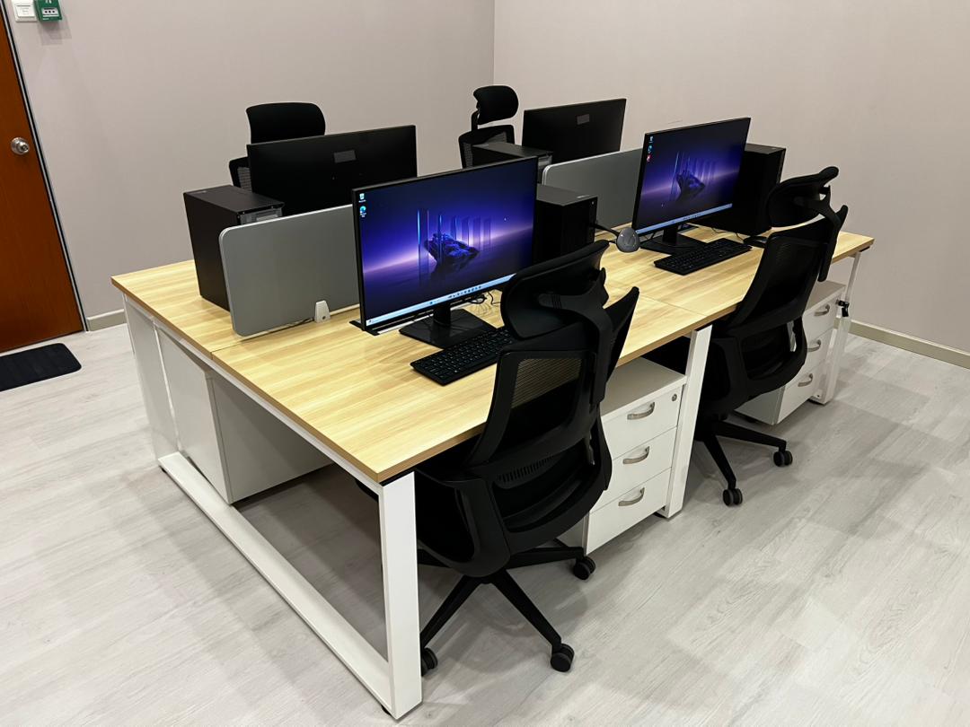 4-Cluster Office Workstation – Collaborative & Efficient Desk Setup for ...